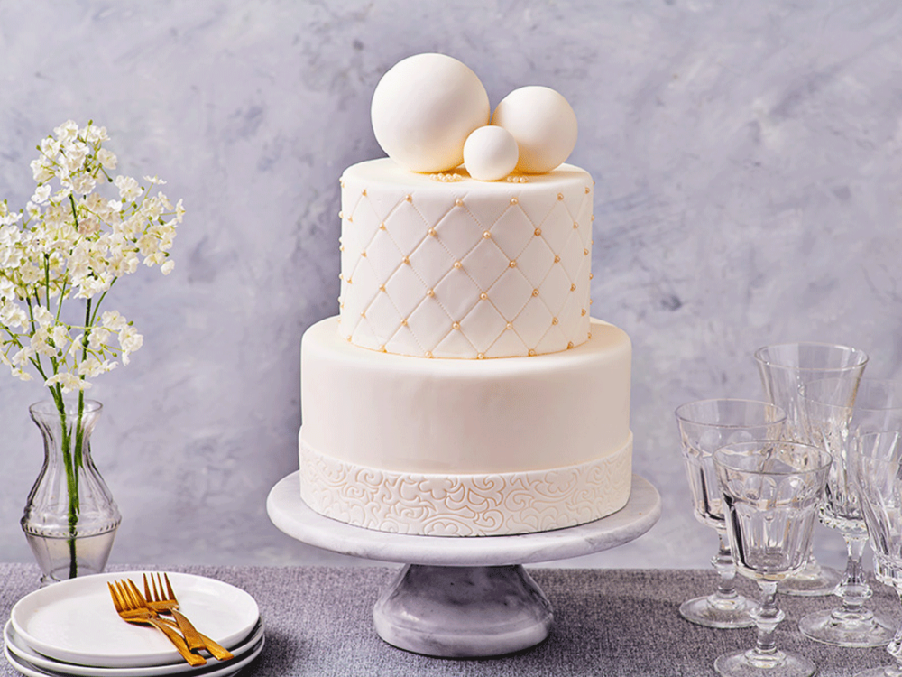 Covering Paste cake - FunCakes