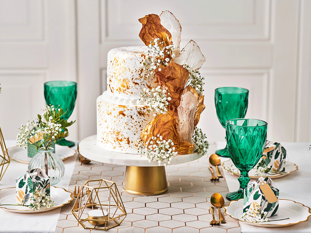 Golden wedding cake with rice paper - FunCakes