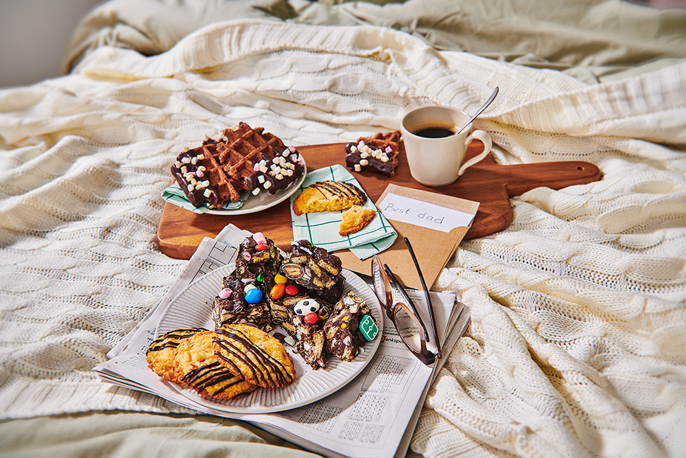 Choco waffles with Deco Melts Dark Choco - FunCakes