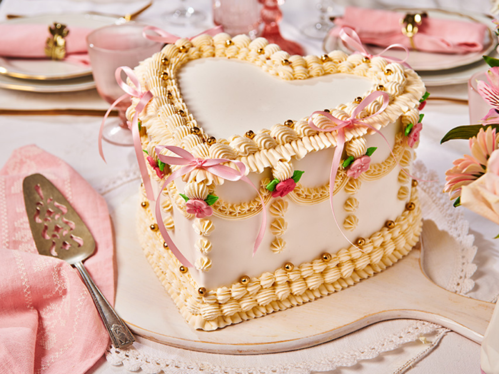 Heart cake in lambeth style - FunCakes